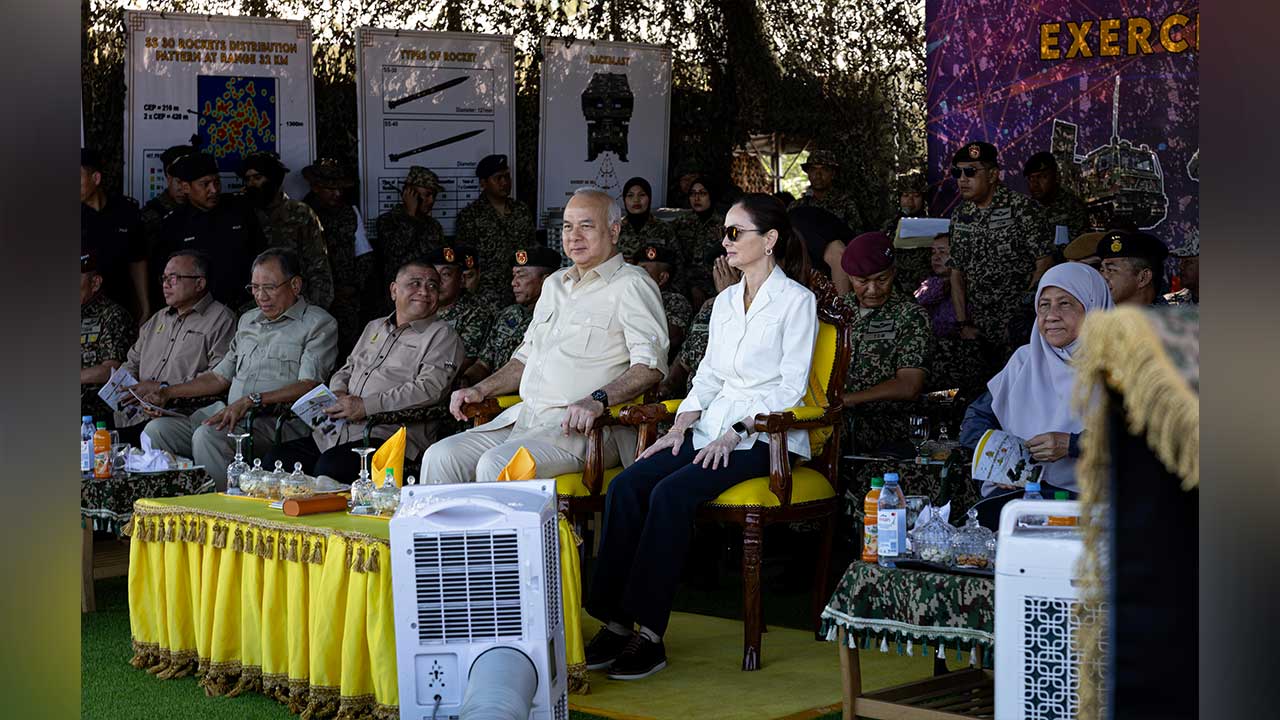 Sultan Nazrin berkenan hadiri eksesais LEMBING SAKTI 2025 | Astro Awani