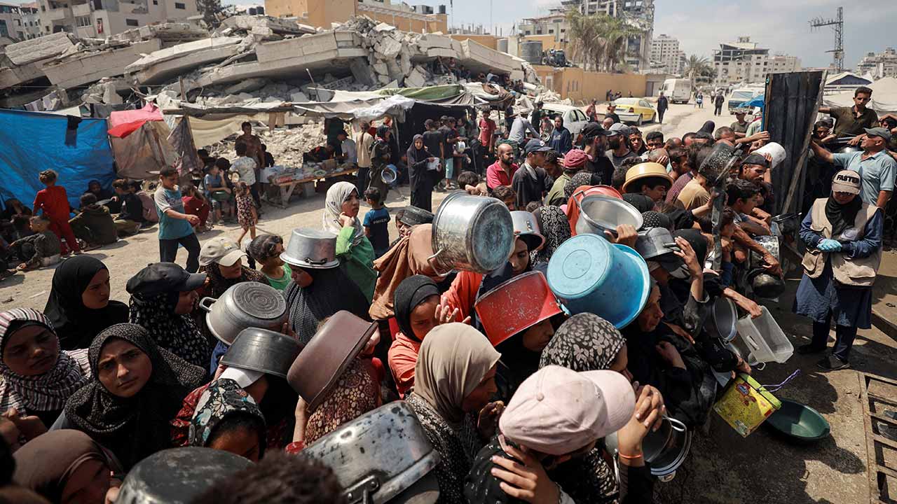 Kuwait guna ‘air bridge’ salur bantuan ke Gaza | Astro Awani