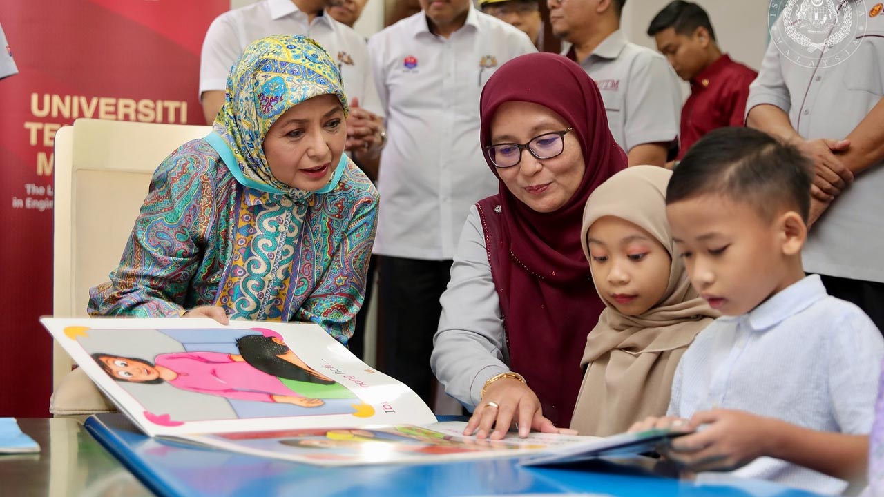 Raja Permaisuri Agong berangkat ke Projek Bangsa Johor Bahagia 2.0 ...