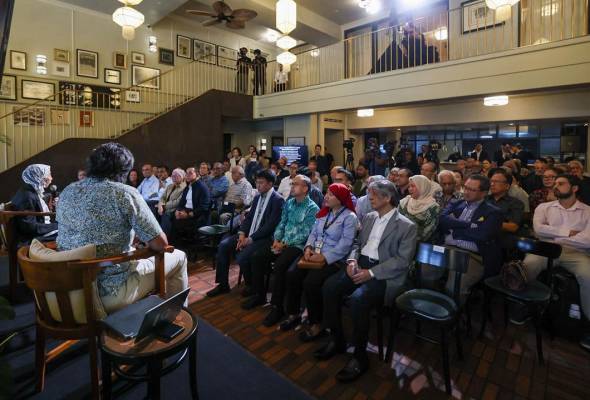 Fahmi usaha tempatkan mangsa kebakaran Pantai Dalam di PPR DBKL | Astro ...