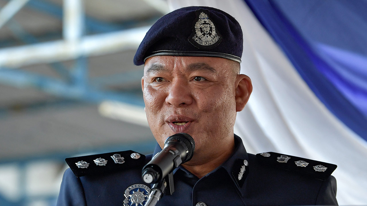 Jurutera elektrik maut dilanggar lori tangki | Astro Awani