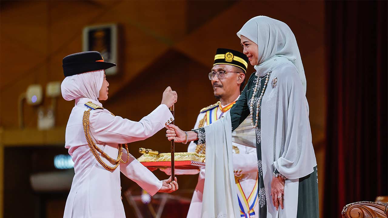 Tengku Permaisuri Selangor sempurnakan Istiadat Pentauliahan Kor SISPA ...