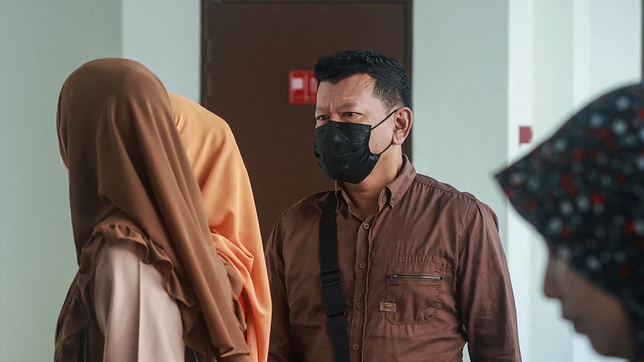 Guru mengaku tidak salah lakukan amang seksual terhadap murid lelaki | Astro Awani