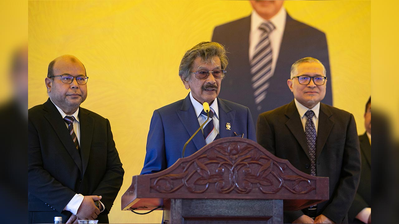 Raja Muda Perak berkenan sempurnakan Pameran Seni Visual 'Tanah Abang ...