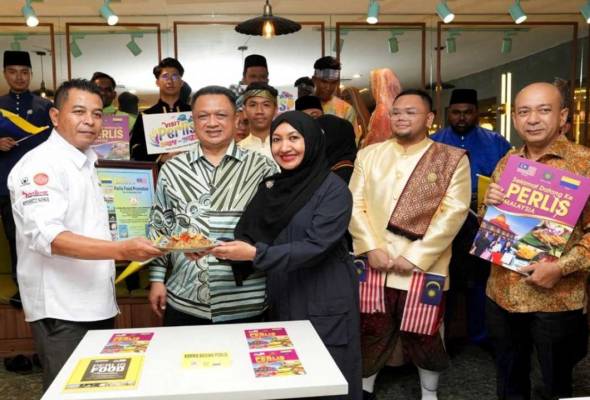 Raja Muda Perlis promosi kurma daging di Indonesia | Astro Awani