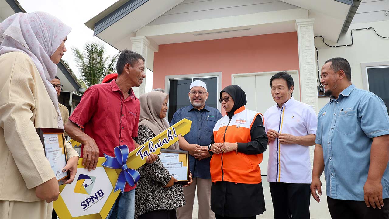 Lebih 5,000 rumah RMR dibina tahun ini - Aiman Athirah | Astro Awani
