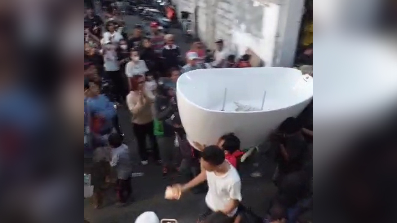 Rusuhan Indonesia: Polis siasat insiden rompakan ke atas kediaman dua ...