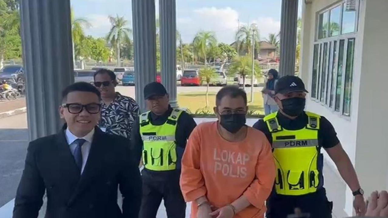 Guru besar didakwa lakukan amang seksual terhadap pelajar lelaki | Astro Awani