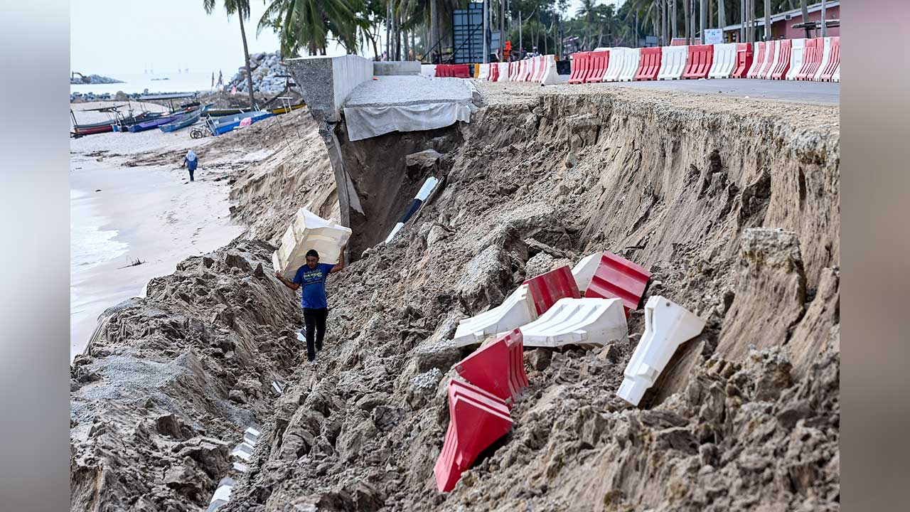 Runtuhan tebing Kampung Tanjung Batu Rakit cetus kebimbangan penduduk ...