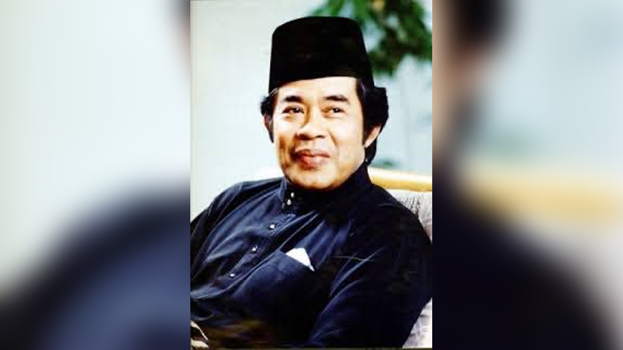 Allahyarham Datuk Usman Awang dianugerahkan Tokoh Mengukir Bangsa ...