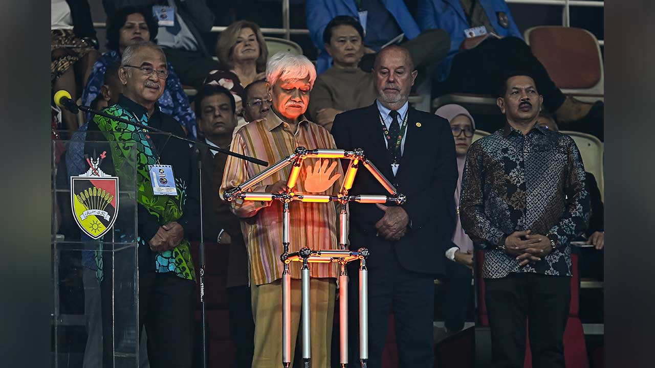 Tuanku Muhriz berkenan rasmi kejohanan Karate 1-Series A 2025 | Astro Awani
