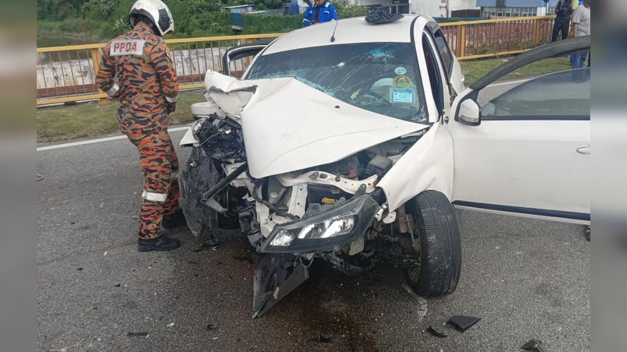 Suami maut, isteri dan tiga anak parah kereta dinaiki langgar tiang elektrik | Astro Awani