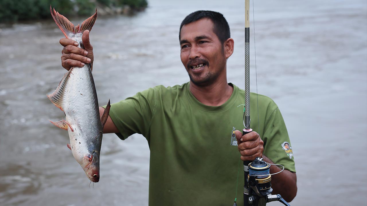 'Rembat Patin': Tradisi tahunan warnai sungai selepas banjir di ...