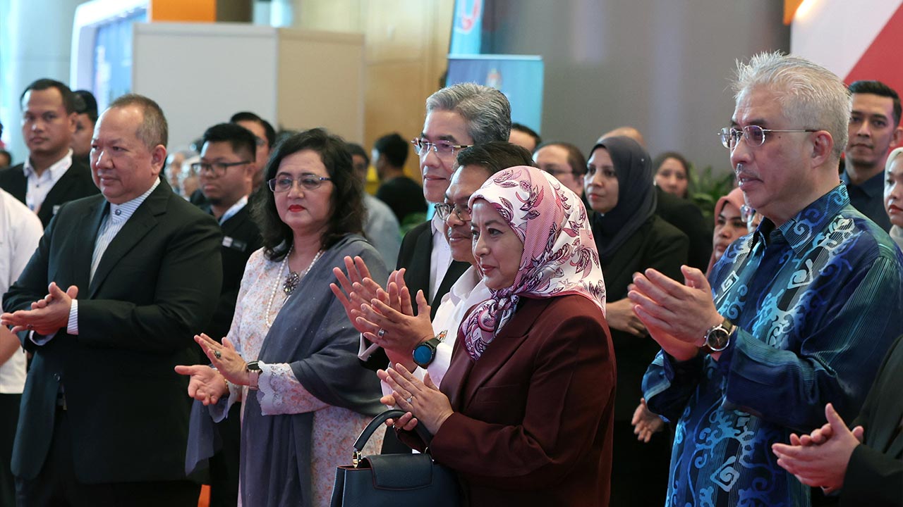 Raja Zarith Sofiah berkenan kunjungi pameran '1001 Inventions: The Enduring Legacies of Muslim ...