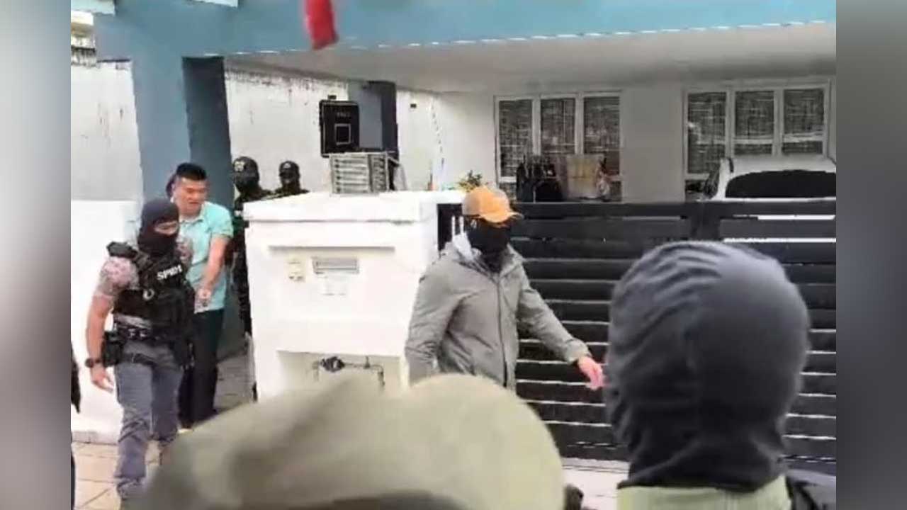 [TERKINI] Albert Tei dibawa pulang semula ke rumah | Astro Awani