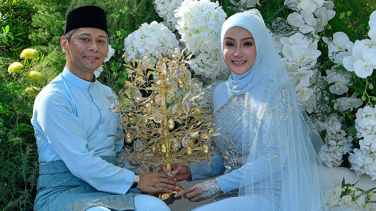 Bunga emas jadi mas kahwin, kejutan istimewa buat Erra Fazira - Ezwan ...