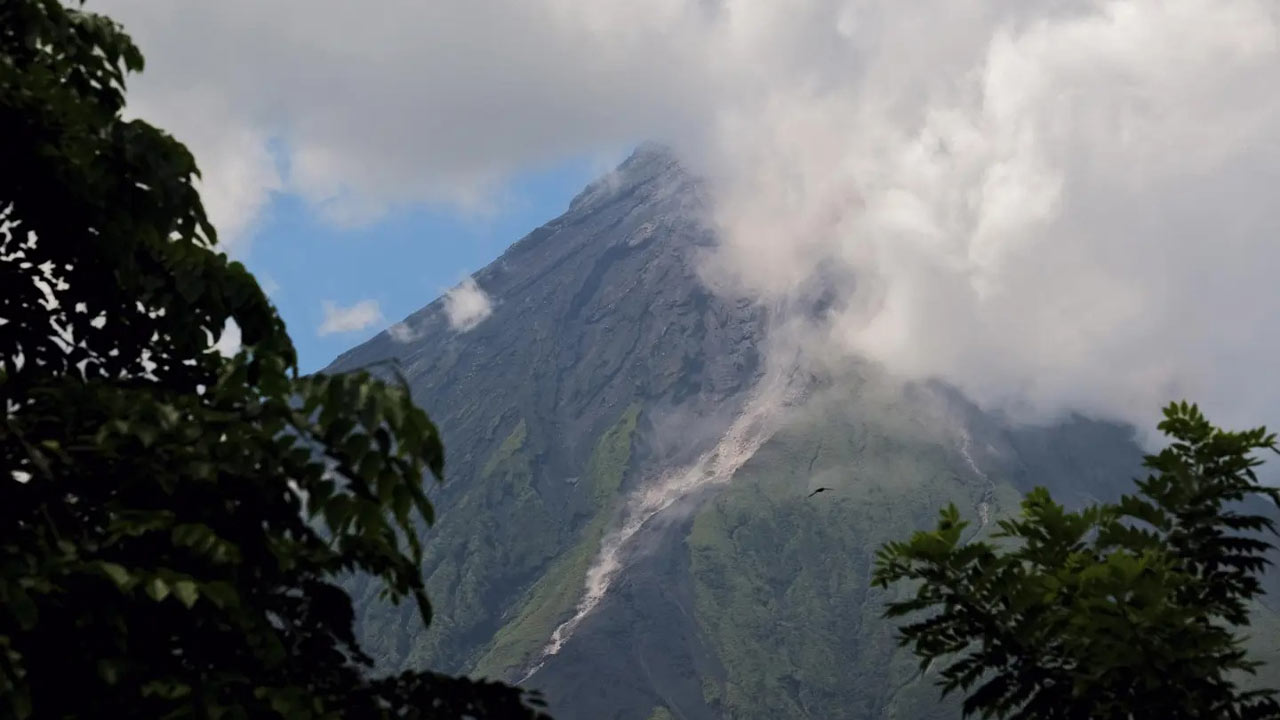Filipina tingkatkan amaran Gunung Berapi Mayon susulan aktiviti ...
