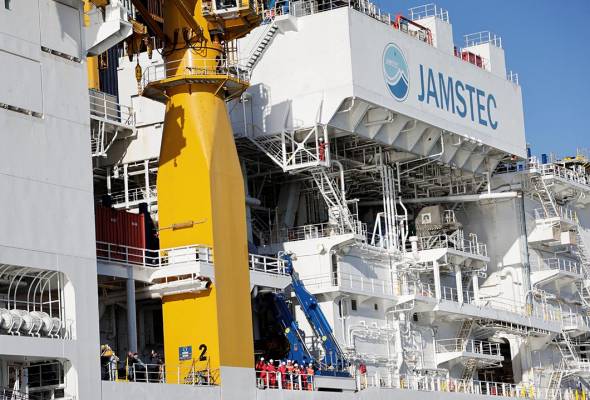 Japan sets sail on rare earth hunt as China tightens supplies | AWANI ...